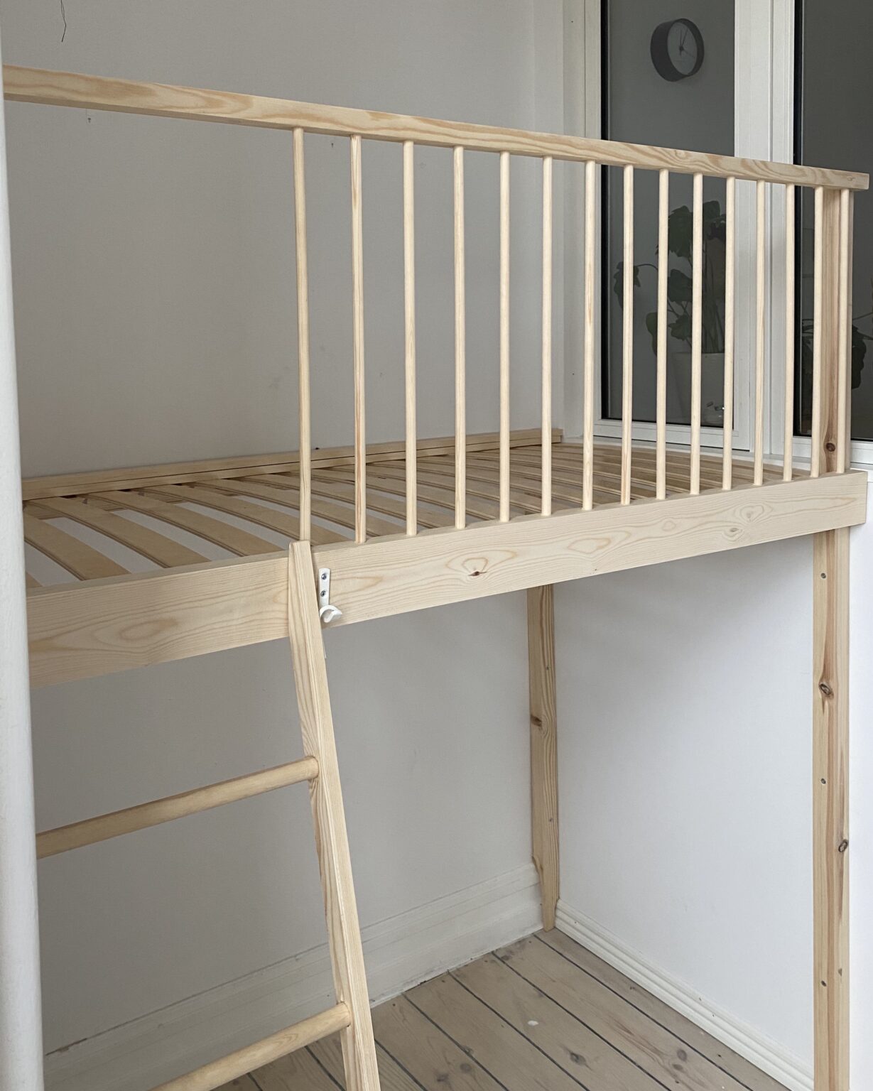 DIY: En halvhøj seng - SARAH STRANGE